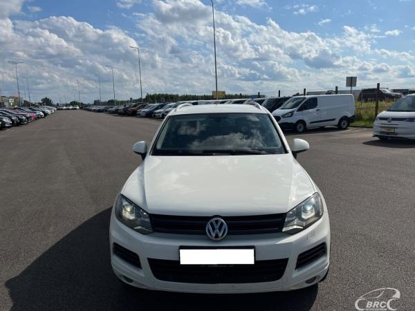 Volkswagen Touareg 2011 in Vilnius, with an engine capacity of 2.97 L and mileage of 351 thousand km for 9900 €, photo 3 on AUTOMOTO.COM.LV
