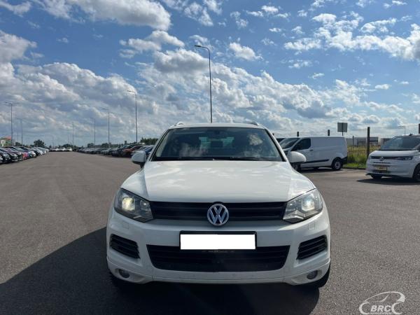 Volkswagen Touareg 2011 in Vilnius, with an engine capacity of 2.97 L and mileage of 351 thousand km for 9900 €, photo 4 on AUTOMOTO.COM.LV