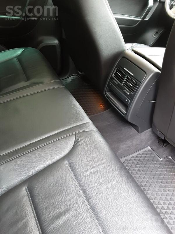Volkswagen Touareg 2012 in Daugavpils, with an engine capacity of 3.00 L and mileage of 215 thousand km for 12900 €, photo 9 on AUTOMOTO.COM.LV