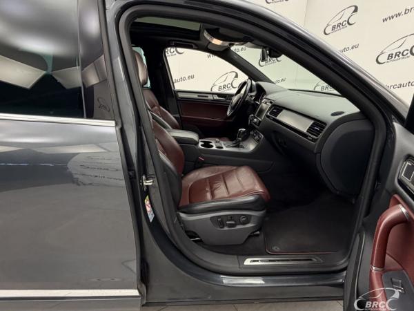 Volkswagen Touareg 2012 Viļņa vietnē Volkswagen Touareg 2012 Viļņa, ar dzinēja tilpumu 4.13 L un nobraukumu 368 tūkst. km par 9000 €, foto 5 vietnē AUTOMOTO.COM.LV