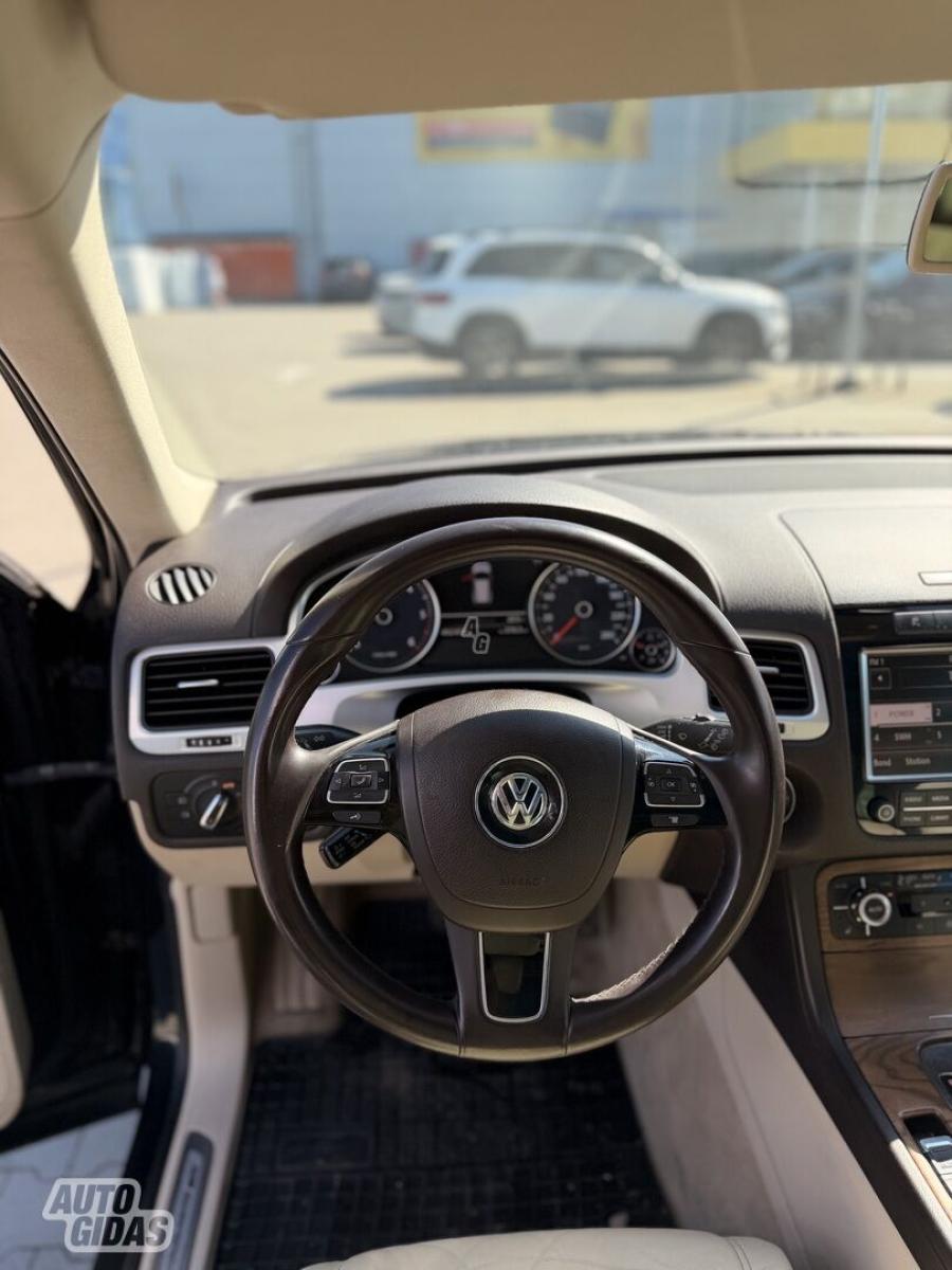 Volkswagen Touareg 2013 in Vilnius, with an engine capacity of 3.00 L and mileage of 450 thousand km for 6900 €, photo 16 on AUTOMOTO.COM.LV