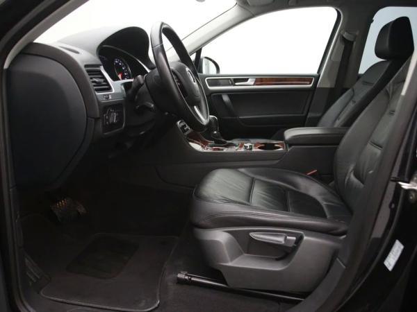 Volkswagen Touareg 2014 in Vilnius, with an engine capacity of 3.00 L and mileage of 200 thousand km for 14299 €, photo 4 on AUTOMOTO.COM.LV