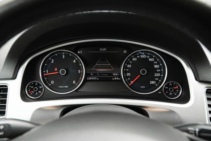 Volkswagen Touareg 2015 Mārupe, ar dzinēja tilpumu 3.00 L un nobraukumu 229 tūkst. km par 21300 €, foto 19 vietnē AUTOMOTO.COM.LV