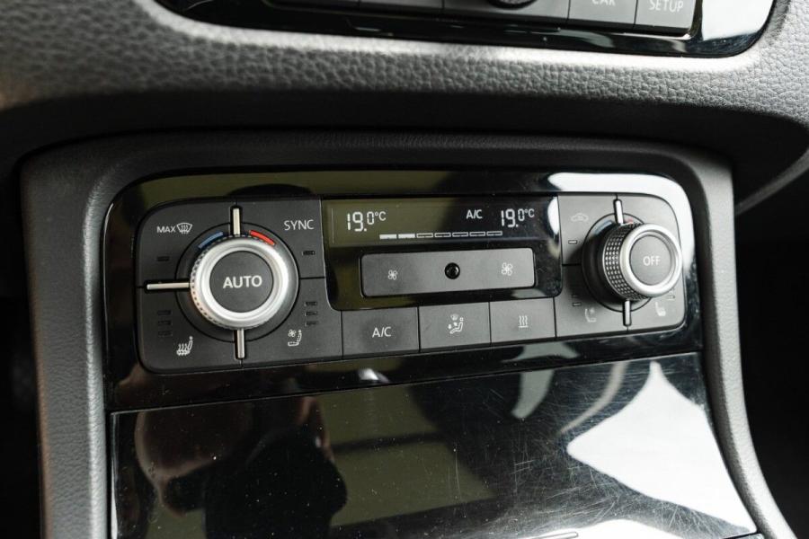 Volkswagen Touareg 2015 Mārupe, ar dzinēja tilpumu 3.00 L un nobraukumu 229 tūkst. km par 21300 €, foto 24 vietnē AUTOMOTO.COM.LV