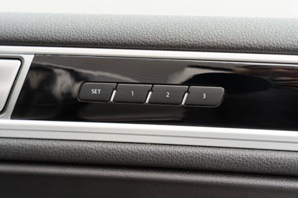 Volkswagen Touareg 2015 Mārupe, ar dzinēja tilpumu 3.00 L un nobraukumu 230 tūkst. km par 21800 €, foto 10 vietnē AUTOMOTO.COM.LV