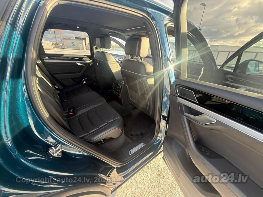 Volkswagen Touareg 2019 in Tallinn, with an engine capacity of 3.00 L and mileage of 180 thousand km for 39600 €, photo 8 on AUTOMOTO.COM.LV