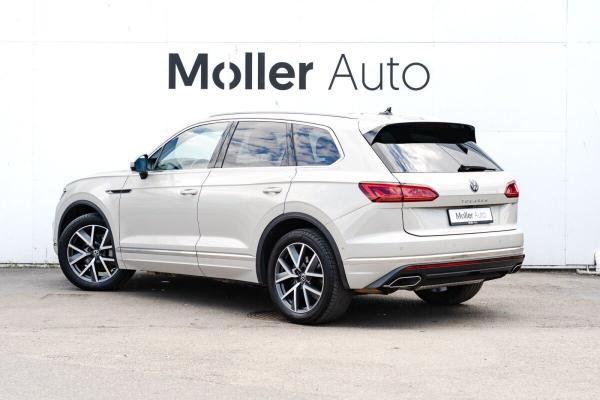 Volkswagen Touareg 2023 in Riga, with an engine capacity of 3.00 L and mileage of 126 thousand km for 45850 €, photo 3 on AUTOMOTO.COM.LV