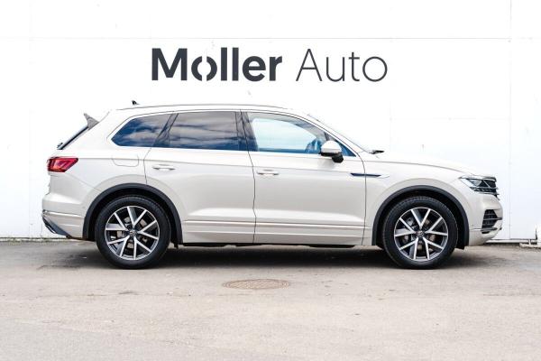 Volkswagen Touareg 2023 in Riga, with an engine capacity of 3.00 L and mileage of 126 thousand km for 45850 €, photo 5 on AUTOMOTO.COM.LV