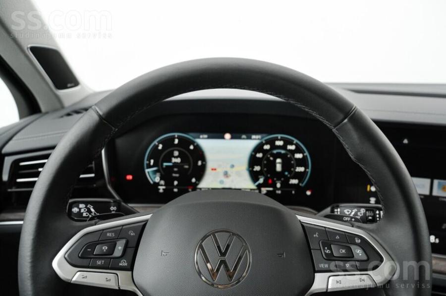 Volkswagen Touareg 2024 in Riga, with an engine capacity of 3.00 L and mileage of 36 thousand km for 50450 €, photo 20 on AUTOMOTO.COM.LV