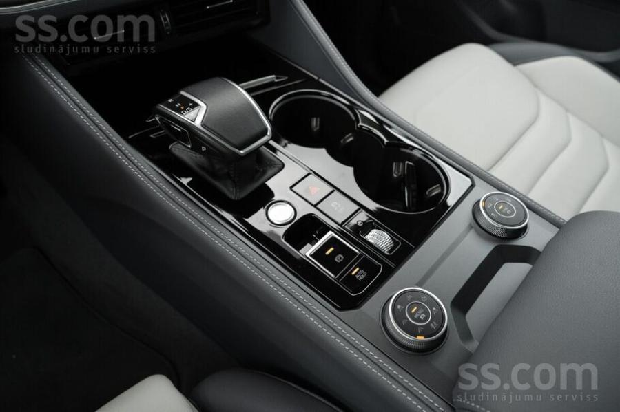 Volkswagen Touareg 2024 in Riga, with an engine capacity of 3.00 L and mileage of 36 thousand km for 50450 €, photo 21 on AUTOMOTO.COM.LV