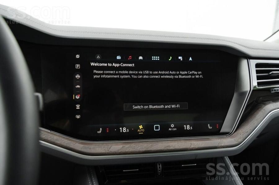Volkswagen Touareg 2024 in Riga, with an engine capacity of 3.00 L and mileage of 36 thousand km for 50450 €, photo 24 on AUTOMOTO.COM.LV