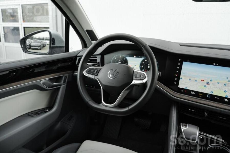 Volkswagen Touareg 2024 in Riga, with an engine capacity of 3.00 L and mileage of 36 thousand km for 50450 €, photo 33 on AUTOMOTO.COM.LV