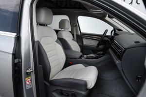 Volkswagen Touareg 2024 in Riga, with an engine capacity of 3.00 L and mileage of 46 thousand km for 51900 €, photo 7 on AUTOMOTO.COM.LV