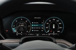 Volkswagen Touareg 2024 in Riga, with an engine capacity of 3.00 L and mileage of 46 thousand km for 51900 €, photo 17 on AUTOMOTO.COM.LV
