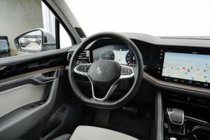 Volkswagen Touareg 2024 in Riga, with an engine capacity of 3.00 L and mileage of 46 thousand km for 51900 €, photo 33 on AUTOMOTO.COM.LV