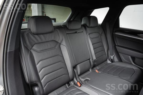 Volkswagen Touareg 2024 in Riga, with an engine capacity of 3.00 L and mileage of 27 thousand km for 61500 €, photo 9 on AUTOMOTO.COM.LV