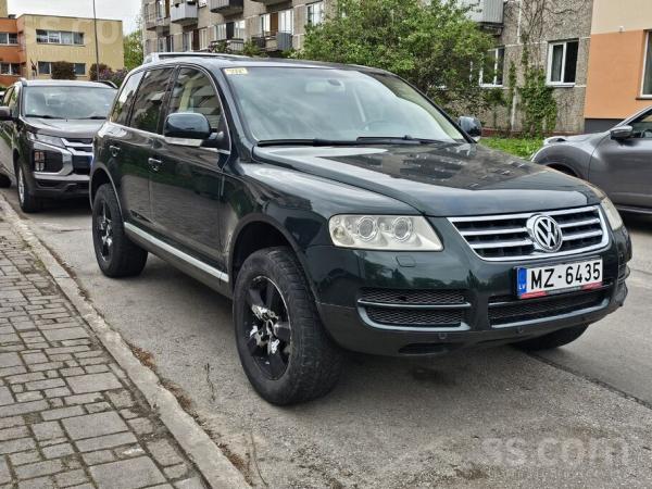 Green Volkswagen Touareg 2004 in Jurmala, with an engine capacity of 2.50 L and mileage of 338 thousand km for 1950 €, photo 2 on AUTOMOTO.COM.LV