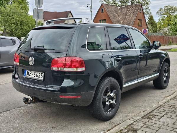 Green Volkswagen Touareg 2004 in Jurmala, with an engine capacity of 2.50 L and mileage of 338 thousand km for 1950 €, photo 3 on AUTOMOTO.COM.LV