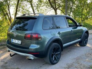 Zaļš Volkswagen Touareg 2004 Panevēža, ar dzinēja tilpumu 2.46 L un nobraukumu 384 tūkst. km par 1800 €, foto 6 vietnē AUTOMOTO.COM.LV