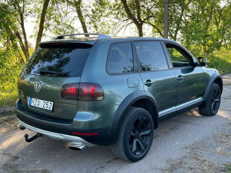 Zaļš Volkswagen Touareg 2004 Panevēža, ar dzinēja tilpumu 2.46 L un nobraukumu 384 tūkst. km par 1800 €, foto 6 vietnē AUTOMOTO.COM.LV
