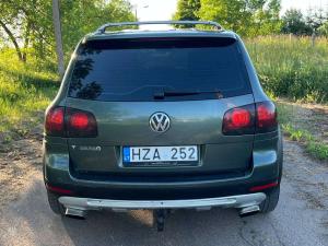 Zaļš Volkswagen Touareg 2004 Panevēža, ar dzinēja tilpumu 2.46 L un nobraukumu 384 tūkst. km par 1800 €, foto 7 vietnē AUTOMOTO.COM.LV