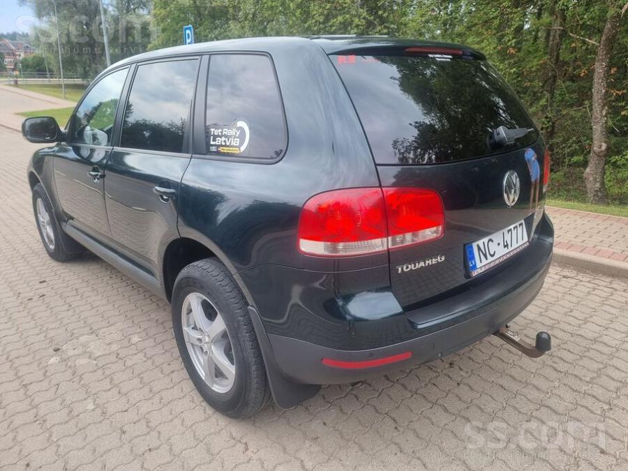 Green Volkswagen Touareg 2005 in Riga, with an engine capacity of 2.50 L and mileage of 378 thousand km for 2985 €, photo 4 on AUTOMOTO.COM.LV
