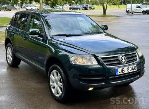 Zaļš Volkswagen Touareg 2006 Rīga, ar dzinēja tilpumu 2.50 L un nobraukumu 322 tūkst. km par 3850 €, foto  vietnē AUTOMOTO.COM.LV