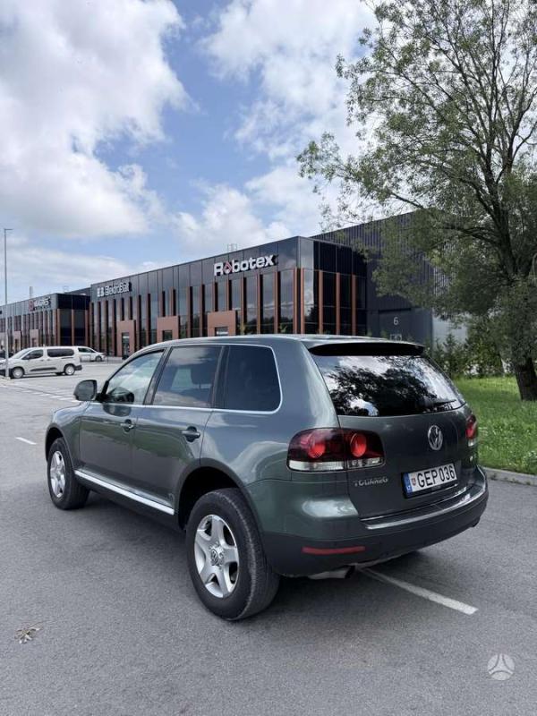 Zaļš Volkswagen Touareg 2007 Kauņa, ar dzinēja tilpumu 2.97 L un nobraukumu 262 tūkst. km par 4600 €, foto 3 vietnē AUTOMOTO.COM.LV