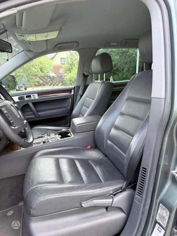 Zaļš Volkswagen Touareg 2007 Kauņa, ar dzinēja tilpumu 2.97 L un nobraukumu 262 tūkst. km par 4600 €, foto 4 vietnē AUTOMOTO.COM.LV