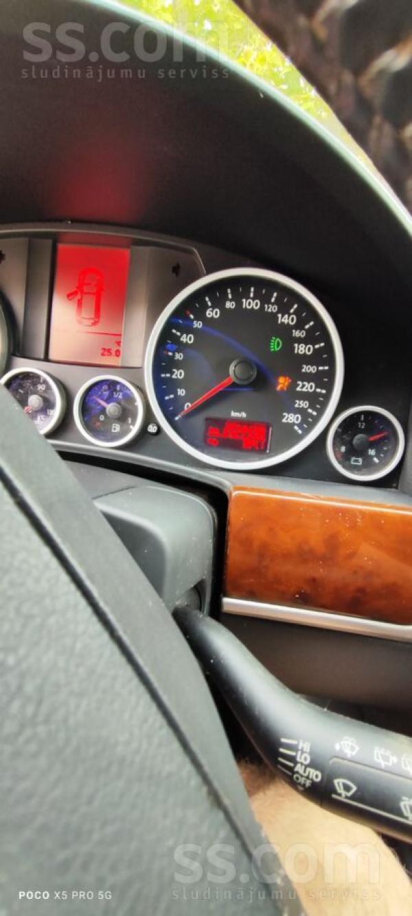 Zaļš Volkswagen Touareg 2007 Ludza, ar dzinēja tilpumu 2.50 L un nobraukumu 204 tūkst. km par 2800 €, foto 8 vietnē AUTOMOTO.COM.LV