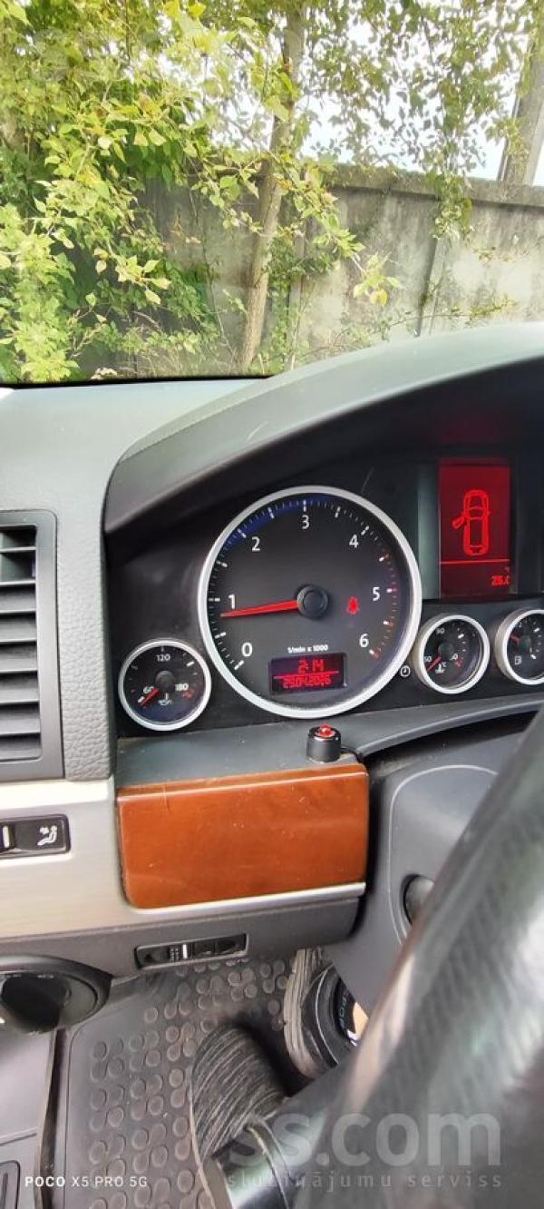 Zaļš Volkswagen Touareg 2007 Ludza, ar dzinēja tilpumu 2.50 L un nobraukumu 204 tūkst. km par 2800 €, foto 9 vietnē AUTOMOTO.COM.LV