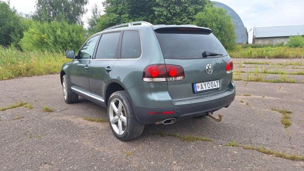 Green Volkswagen Touareg 2008 in Sakiai, with an engine capacity of 3.00 L and mileage of 299 thousand km for 5499 €, photo 7 on AUTOMOTO.COM.LV
