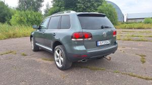 Green Volkswagen Touareg 2008 in Sakiai, with an engine capacity of 3.00 L and mileage of 299 thousand km for 5499 €, photo 8 on AUTOMOTO.COM.LV