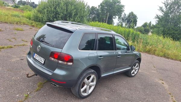 Green Volkswagen Touareg 2008 in Sakiai, with an engine capacity of 3.00 L and mileage of 299 thousand km for 5499 €, photo 8 on AUTOMOTO.COM.LV