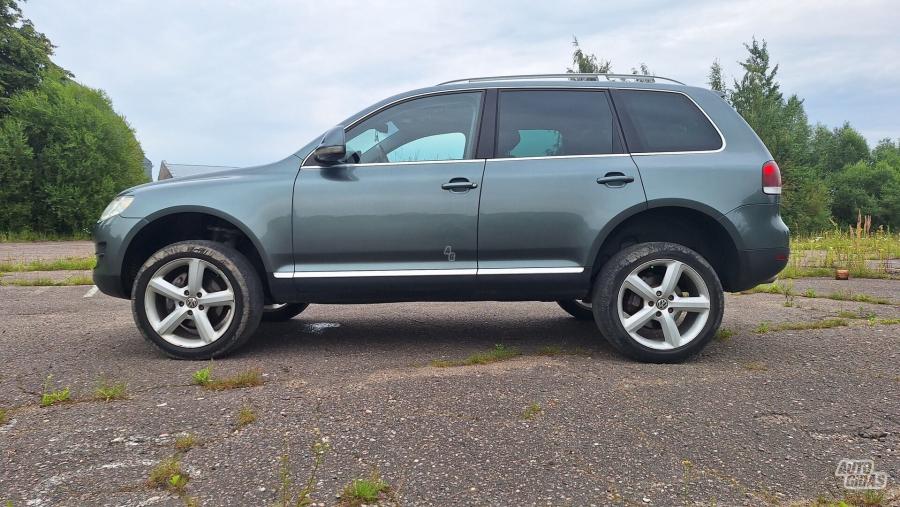 Green Volkswagen Touareg 2008 in Sakiai, with an engine capacity of 3.00 L and mileage of 299 thousand km for 5499 €, photo 16 on AUTOMOTO.COM.LV