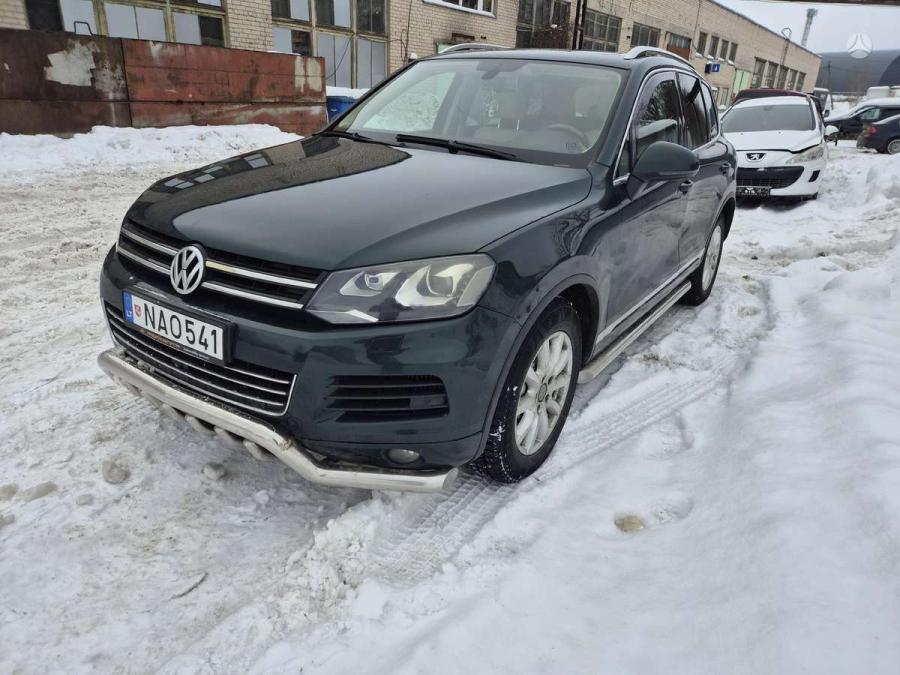 Zaļš Volkswagen Touareg 2011 Šauļi, ar dzinēja tilpumu 4.20 L un nobraukumu 435 tūkst. km par 6650 €, foto 1 vietnē AUTOMOTO.COM.LV