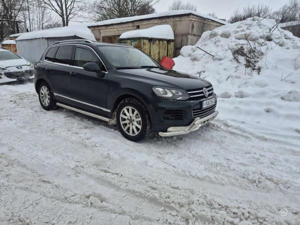 Zaļš Volkswagen Touareg 2011 Šauļi, ar dzinēja tilpumu 4.20 L un nobraukumu 435 tūkst. km par 6650 €, foto 2 vietnē AUTOMOTO.COM.LV