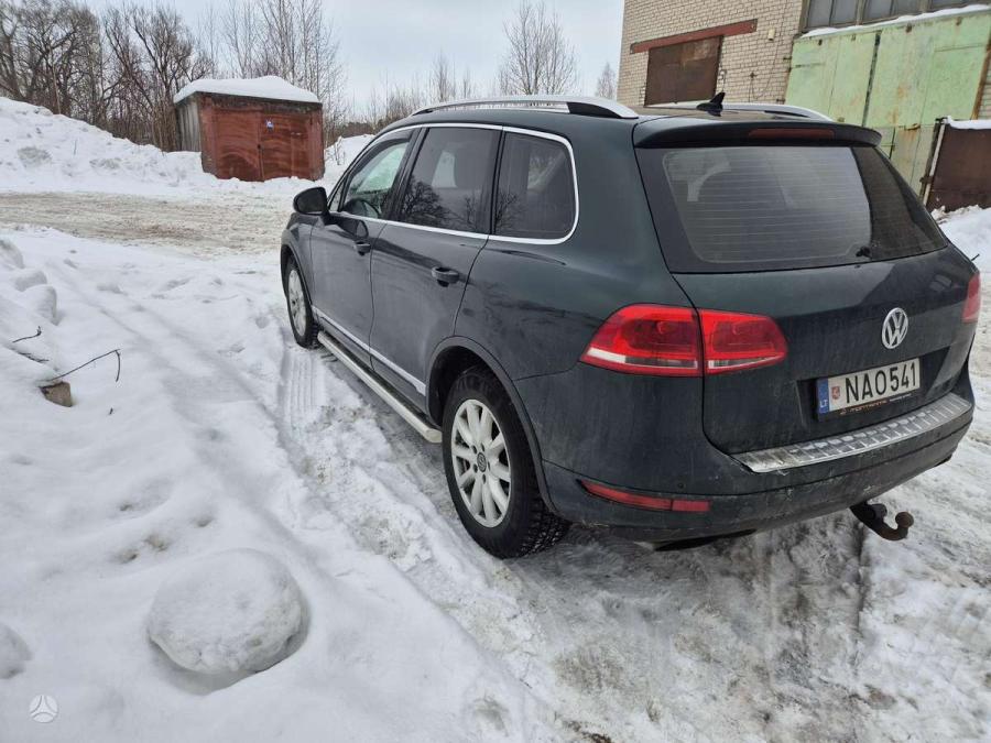 Zaļš Volkswagen Touareg 2011 Šauļi, ar dzinēja tilpumu 4.20 L un nobraukumu 435 tūkst. km par 6650 €, foto 3 vietnē AUTOMOTO.COM.LV