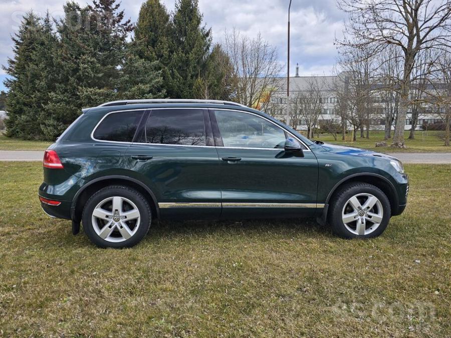 Zaļš Volkswagen Touareg 2012 Rīga, ar dzinēja tilpumu 3.00 L un nobraukumu 254 tūkst. km par 12500 €, foto 8 vietnē AUTOMOTO.COM.LV