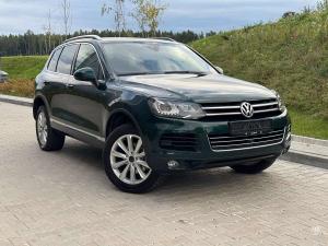 Green Volkswagen Touareg 2013 in Vilnius, with an engine capacity of 2.97 L and mileage of 298 thousand km for 12900 €, photo 4 on AUTOMOTO.COM.LV