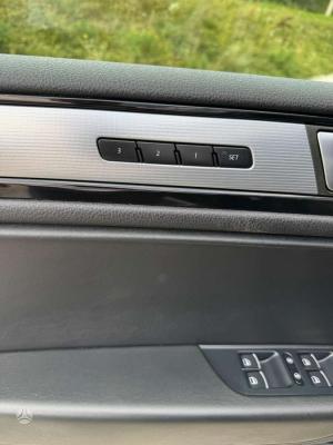 Green Volkswagen Touareg 2013 in Vilnius, with an engine capacity of 2.97 L and mileage of 298 thousand km for 12900 €, photo 10 on AUTOMOTO.COM.LV
