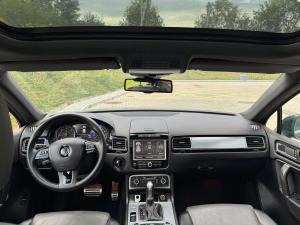 Green Volkswagen Touareg 2013 in Vilnius, with an engine capacity of 2.97 L and mileage of 298 thousand km for 12900 €, photo 16 on AUTOMOTO.COM.LV