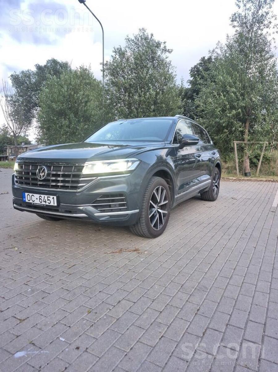 Zaļš Volkswagen Touareg 2018 Liepāja, ar dzinēja tilpumu 3.00 L un nobraukumu 248 tūkst. km par 25500 €, foto 1 vietnē AUTOMOTO.COM.LV