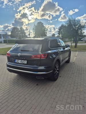 Zaļš Volkswagen Touareg 2018 Liepāja, ar dzinēja tilpumu 3.00 L un nobraukumu 248 tūkst. km par 25500 €, foto 4 vietnē AUTOMOTO.COM.LV