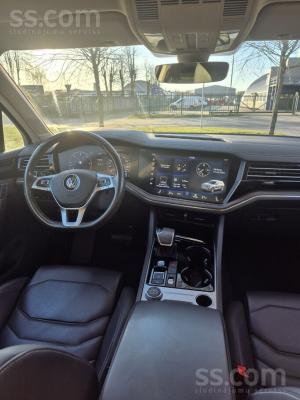 Zaļš Volkswagen Touareg 2018 Liepāja, ar dzinēja tilpumu 3.00 L un nobraukumu 248 tūkst. km par 25500 €, foto 7 vietnē AUTOMOTO.COM.LV