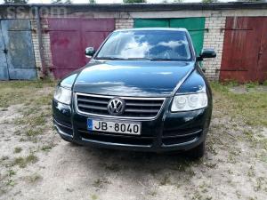 Zaļš Volkswagen Touareg 2006 Rīga, ar dzinēja tilpumu 2.50 L un nobraukumu 325 tūkst. km par 2200 €, foto  vietnē AUTOMOTO.COM.LV