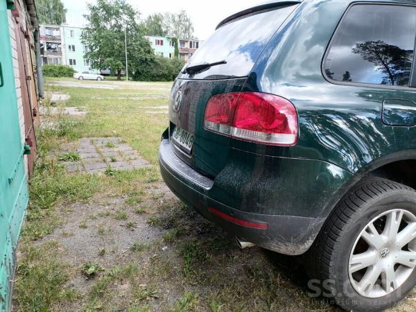 Green Volkswagen Touareg 2006 in Riga, with an engine capacity of 2.50 L and mileage of 325 thousand km for 2200 €, photo 4 on AUTOMOTO.COM.LV
