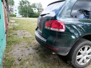 Green Volkswagen Touareg 2006 in Riga, with an engine capacity of 2.50 L and mileage of 325 thousand km for 2200 €, photo 5 on AUTOMOTO.COM.LV