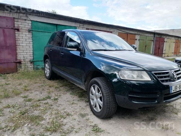 Green Volkswagen Touareg 2006 in Riga, with an engine capacity of 2.50 L and mileage of 325 thousand km for 2200 €, photo 5 on AUTOMOTO.COM.LV