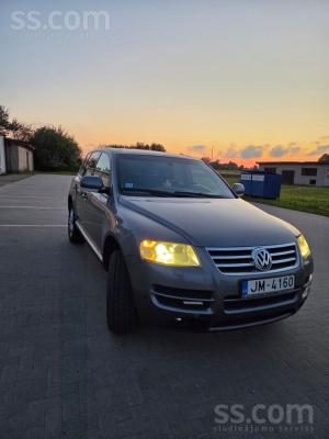 Grey Volkswagen Touareg 2003 in Saldus, with an engine capacity of 4.20 L and mileage of 251 thousand km for 3300 €, photo 1 on AUTOMOTO.COM.LV